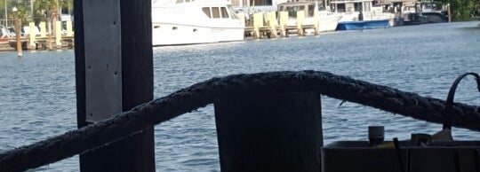 Gilbert's Tiki Bar - Bar