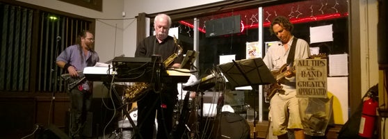 Hilo Town Tavern - Bar