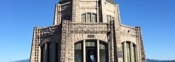 Crown Point Vista House - Scenic Lookout in Corbett