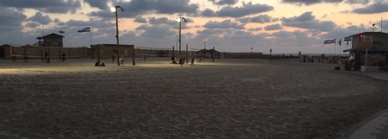 Metzitzim Beach (חוף מציצים) - תל אביב-יפו, תל אביב
