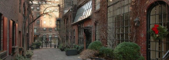 Sniffen Court - Other Great Outdoors in New York