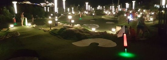 Bermuda Fun Golf - Royal Naval Dockyard