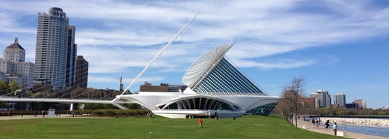 Milwaukee Lakefront - Waterfront in Lake Park