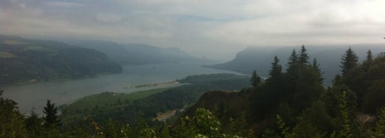 Crown Point Vista House - Scenic Lookout in Corbett
