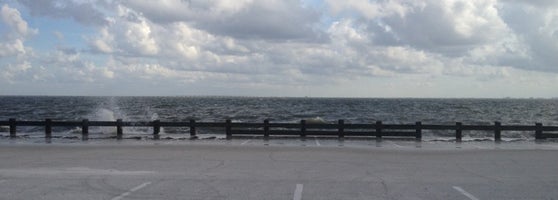 Ben T Davis Beach - Beach in Tampa