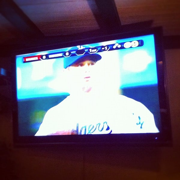 Round Table Pizza - Pizzeria in Santa Ana