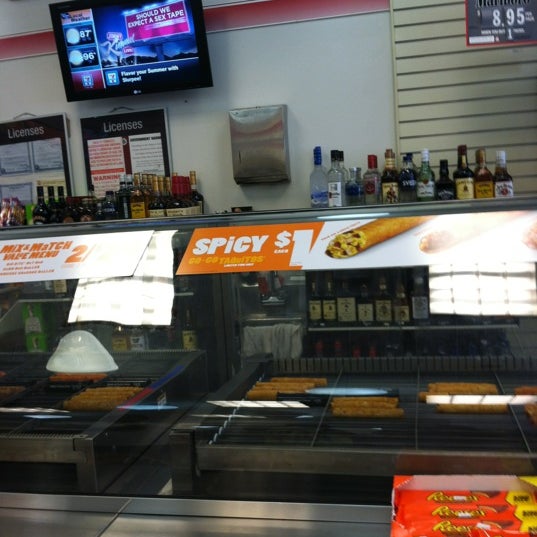 7-Eleven - Near North Side - 2 tips from 589 visitors