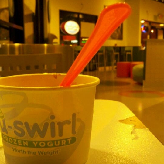 U-Swirl Frozen Yogurt - Frozen Yogurt Shop
