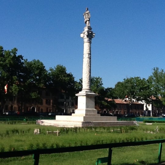Piazza Ariostea - Plaza