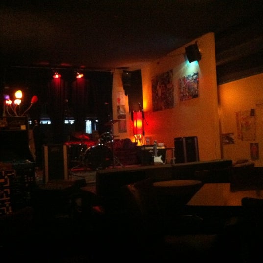 Hungry Brain (Now Closed) - Dive Bar in Chicago