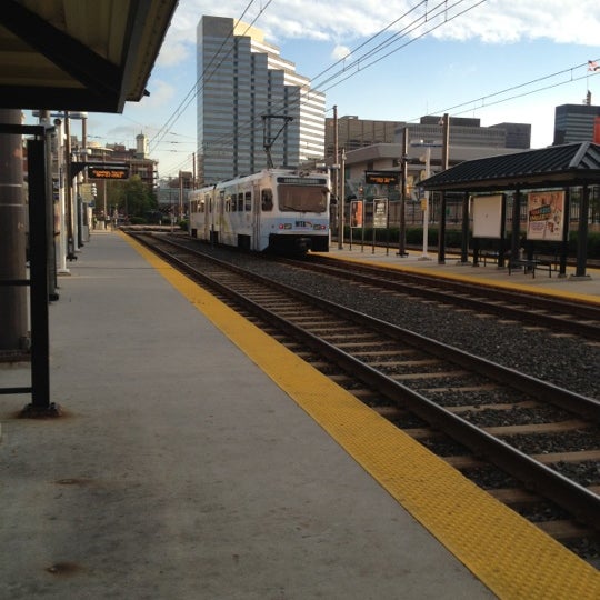 Camden Yards MARC/Light Rail Station - Train Station in The Stadiums