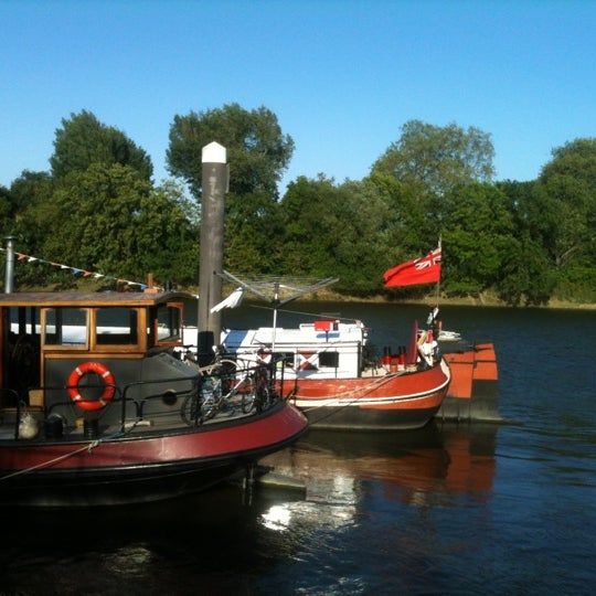 Chiswick Pier - Harbor / Marina