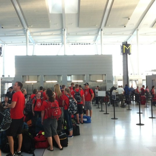 Copa Airlines Ticket Counter - Toronto Pearson International Airport ...