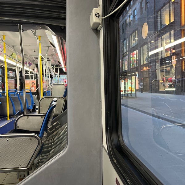CTA Bus Stop 1120 - Bus Stop in Chicago