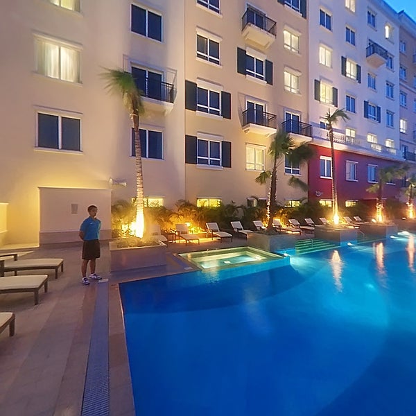 Outdoor Swimming Pool - Manila Marriott Hotel - Barangay 183 - 2 ...