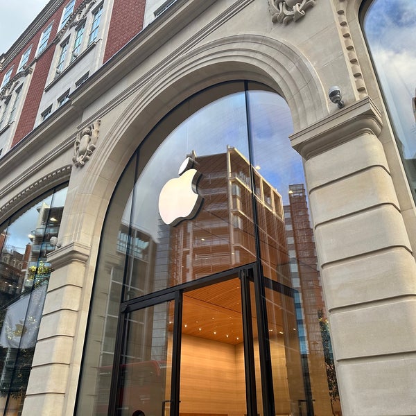 Photos at Apple Brompton Road - 1 tip from 422 visitors