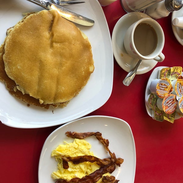 Vicki's Diner - 110 E Broad St
