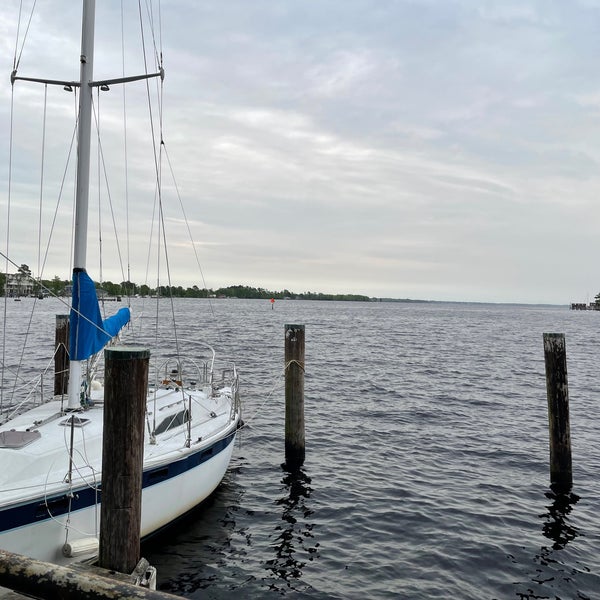 Mariners' Wharf - Harbor or Marina in Waterfront