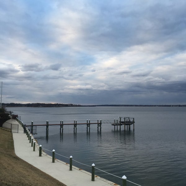 Conimicut Village Overlook - Scenic Lookout in Conimicut