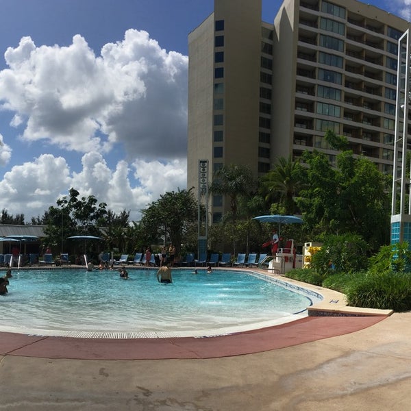 Bay Cove Pool - Disney's Contemporary Resort - 9 tips