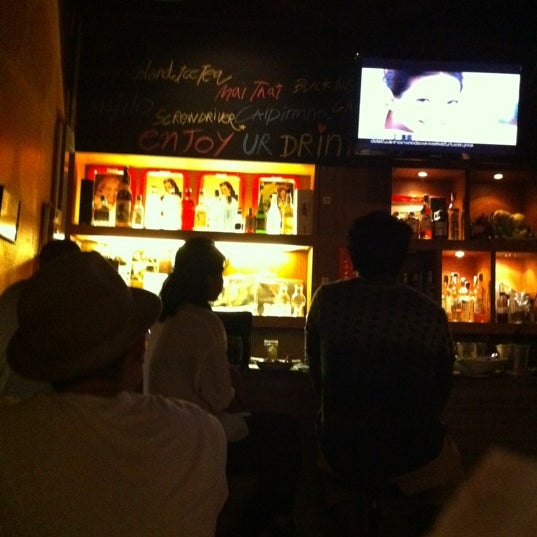 Studiyo Bar by Yo (ถ.พระอาทิตย์) - Bar in ชนะสงคราม