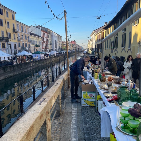 Mercatino Naviglio Grande - Flea Market in Navigli