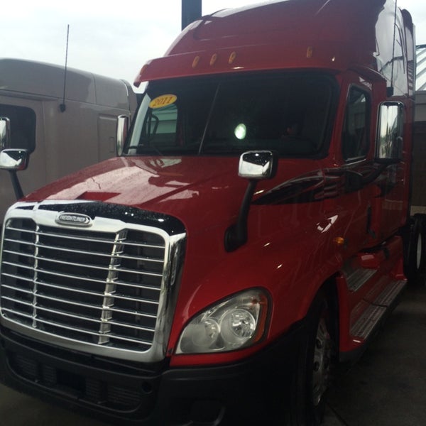 Houston Freightliner - Automotive Repair Shop