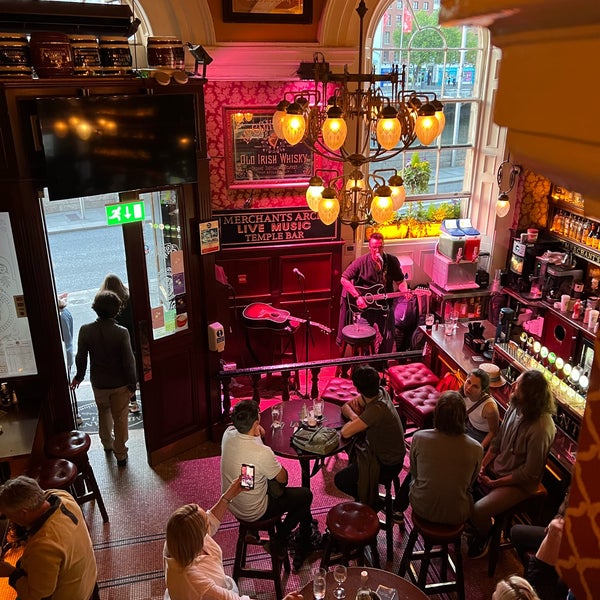 Merchant's Arch Bar & Restaurant - Pub in Dublin