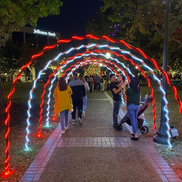 Travis City Park - Downtown San Antonio - 8 tips