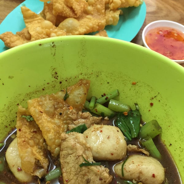 ก๋วยเตี๋ยวเรือ หมูน้ำตก ดอนหวาย - Rattanakosin - 2 tips