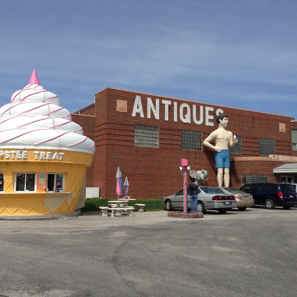 Pink Elephant Antiques - Antique Store