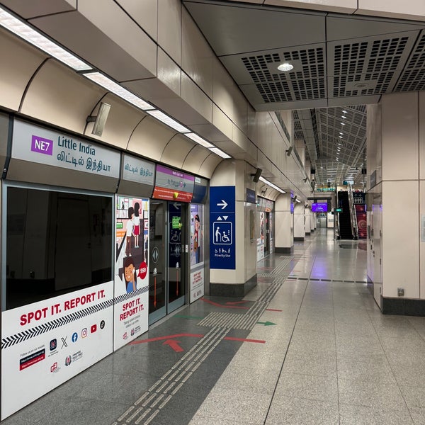 Little India MRT Interchange (NE7/DT12) - Metro Station in Little India