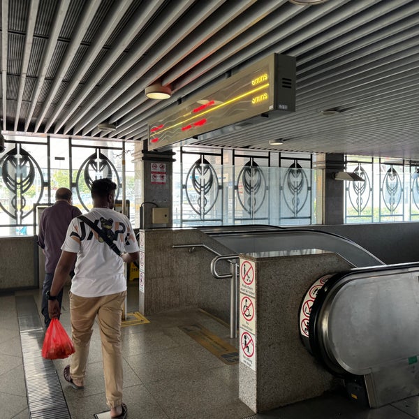 Little India MRT Interchange (NE7/DT12) - Metro Station in Little India