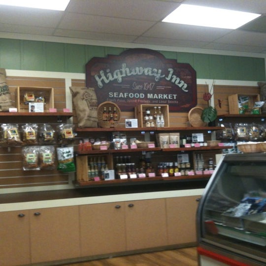 Highway Inn - 94-226 Leoku St