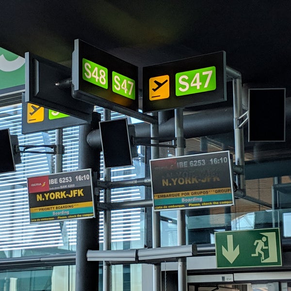 Gate S48 – T4S (MAD) - Aeropuerto - 0 tips