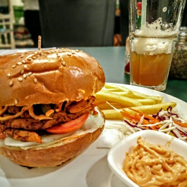 Cafe Monza - Navi Mumbai, Mahārāshtra