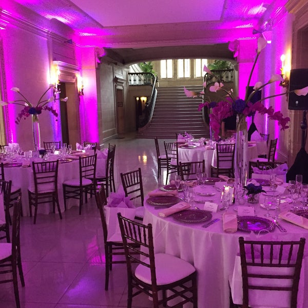 Armour House - 1500 W Kennedy Rd