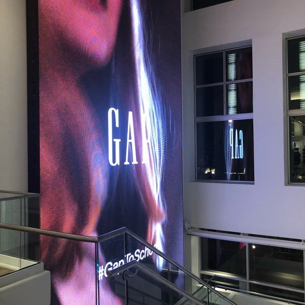 Gap Christmas Window Displays