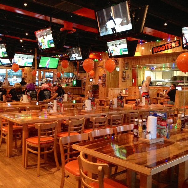 Hooters - American Restaurant