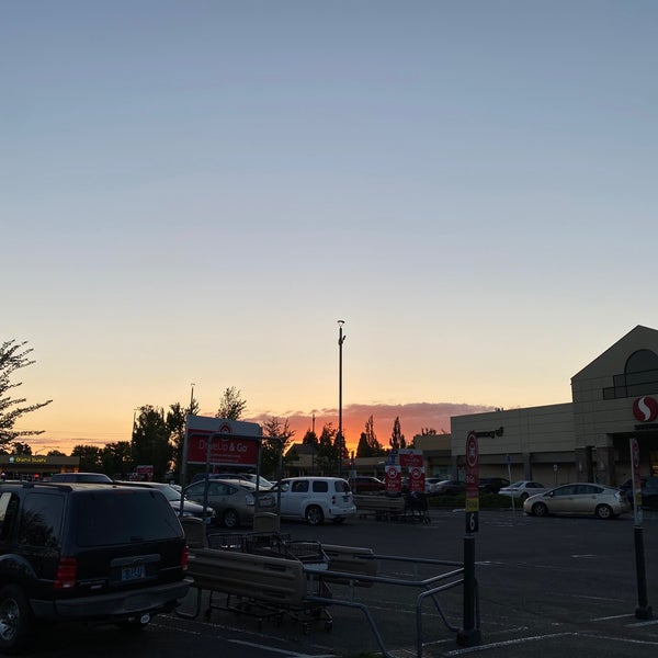 Safeway - Grocery Store