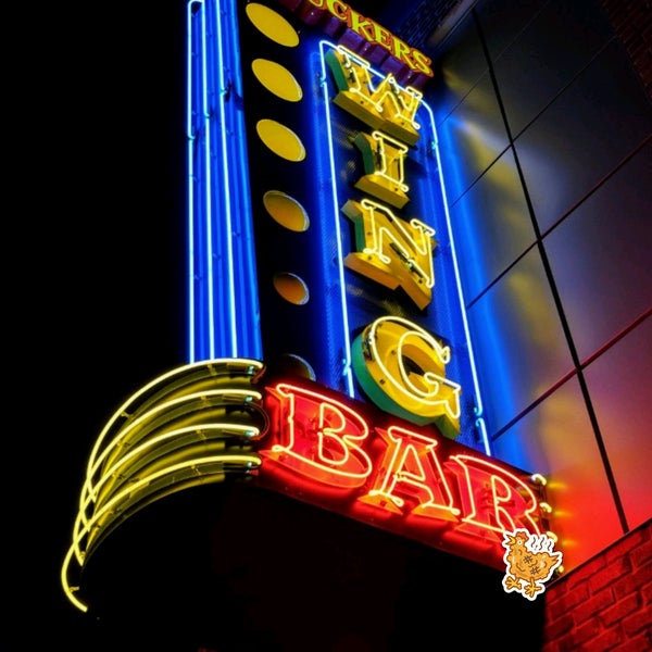 Pluckers Wing Bar - Wings Joint in Fort Worth