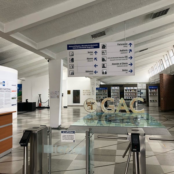 Fotos en Instituto Geográfico Agustín Codazzi - Edificio gubernamental ...