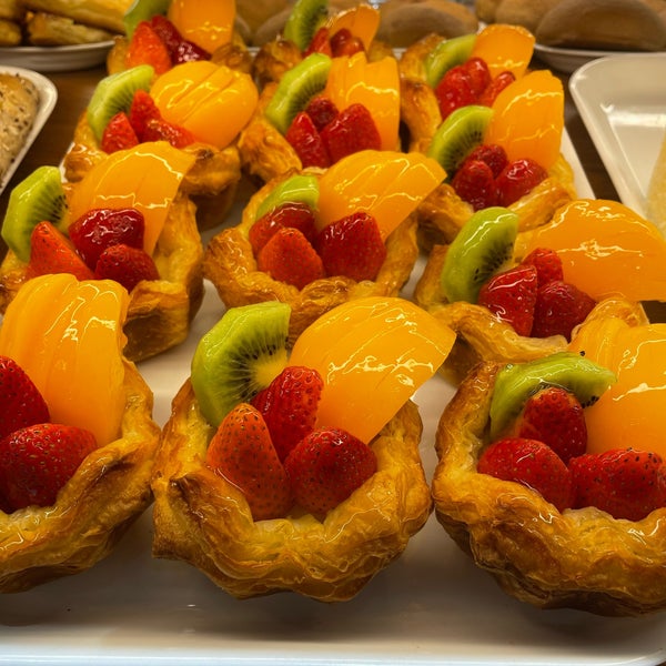 Four Leaves - Bakery in Downtown Core