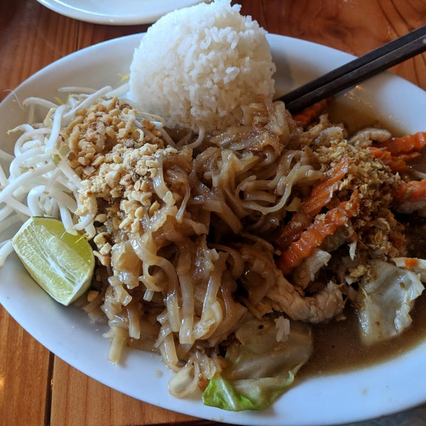 Tarad Thai Market and Restaurant - 601 SE Morrison St
