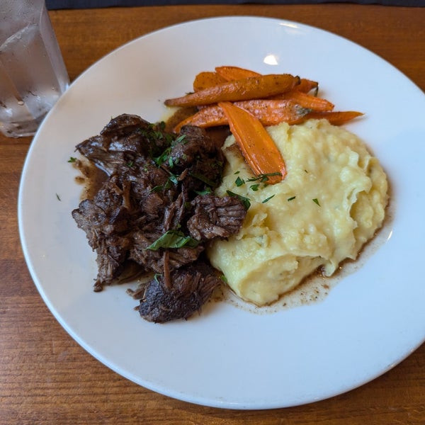 Bugatti's Oregon City - Oregón City, OR