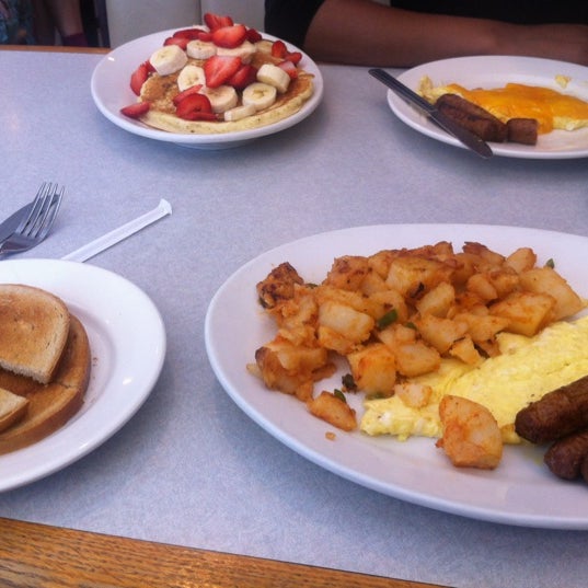 Mega Bites Diner - Clinton Hill - 14 tips from 683 visitors