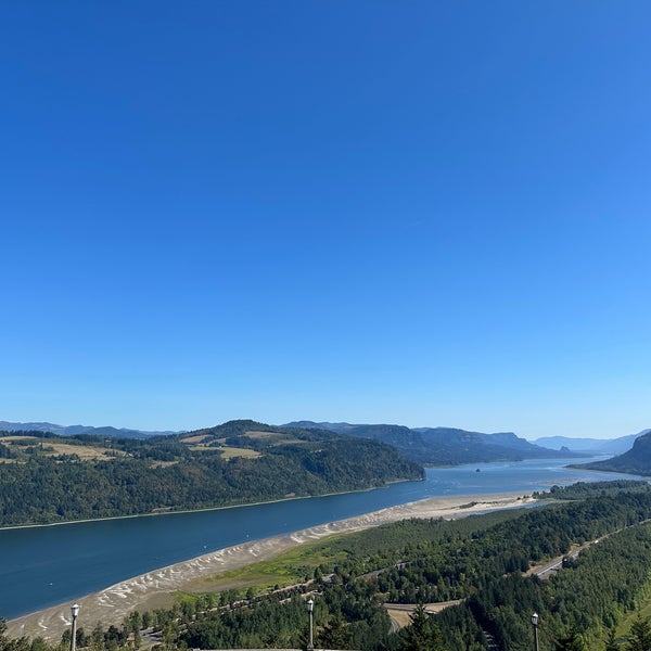 Crown Point Vista House - Scenic Lookout in Corbett