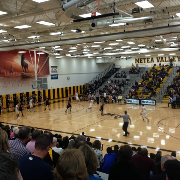 Metea Valley High School - High School in Aurora