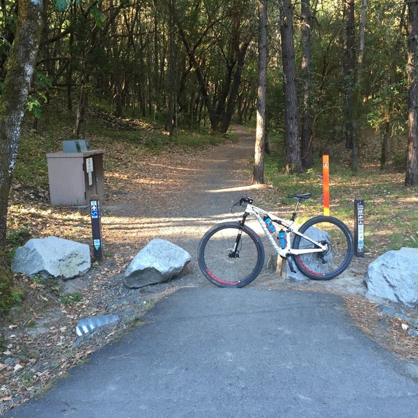 CATHEDRAL HILLS - Hiking Trail in Grants Pass