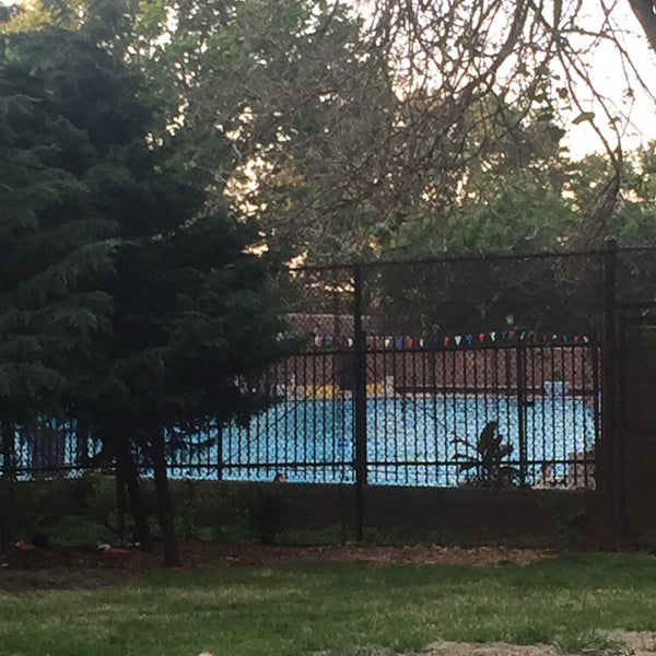 Sunset Park Pool - Sunset Park - 7 Avenue & 43rd St